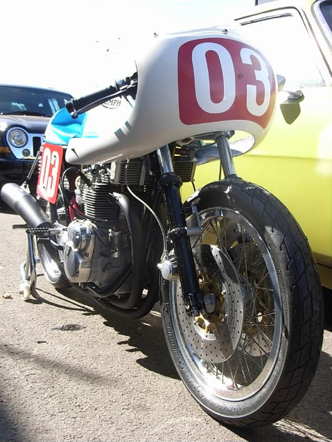 Trojan Classic Motorcycles: Race prep Triumph Trident